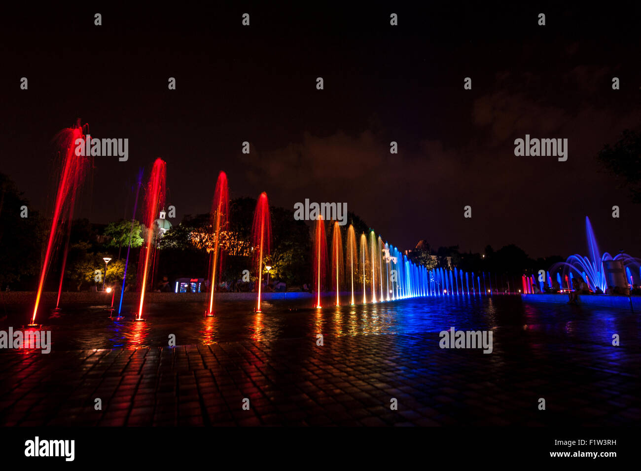 Warsaw water fountains hi-res stock photography and images - Alamy