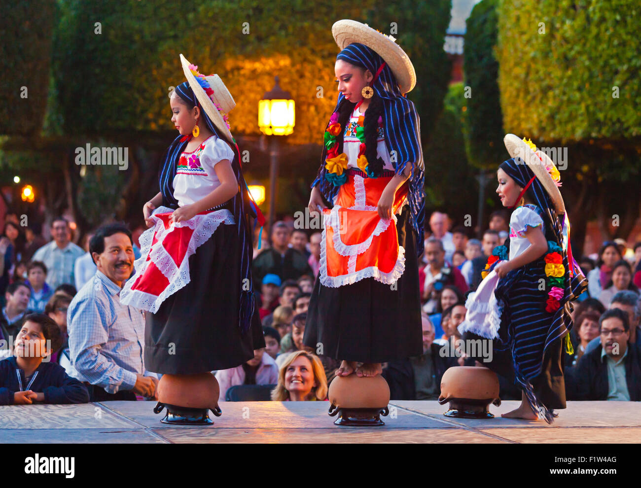 Mexican girl dancing hi-res stock photography and images - Alamy