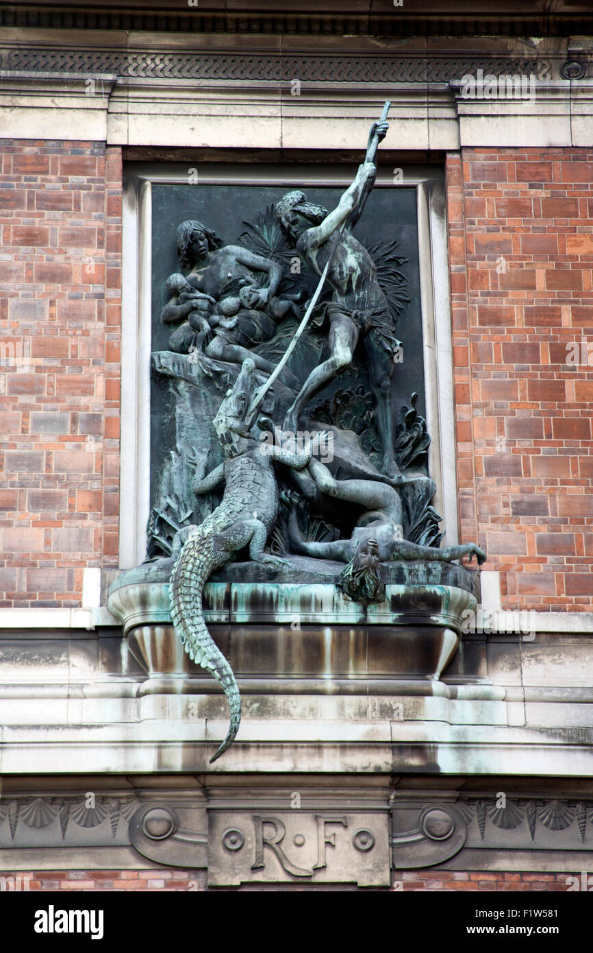 Bronze statue st george dragon hi-res stock photography and images - Alamy