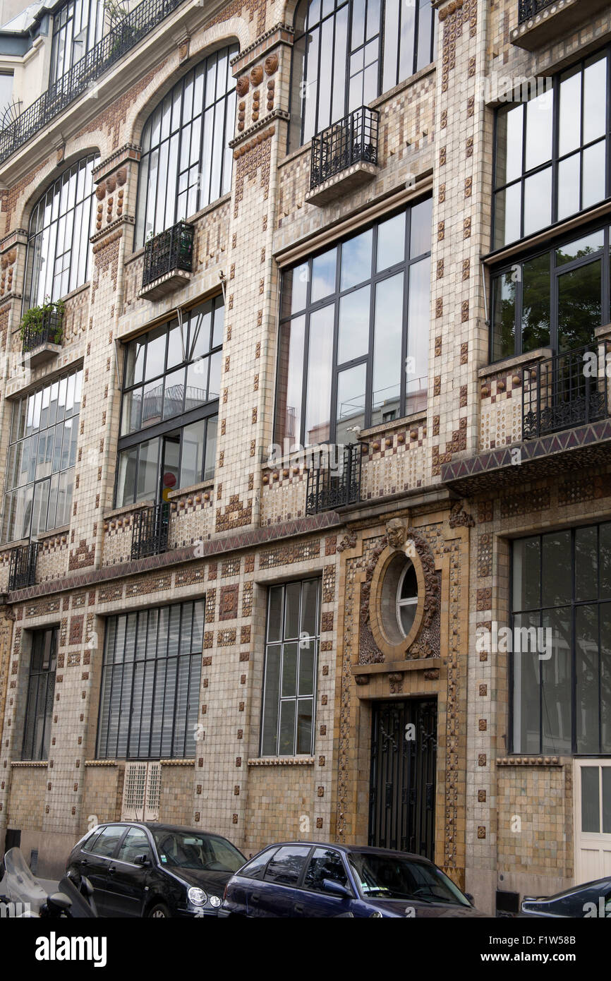 Stylish apartment block in the Art Deco style, Paris France Stock Photo ...