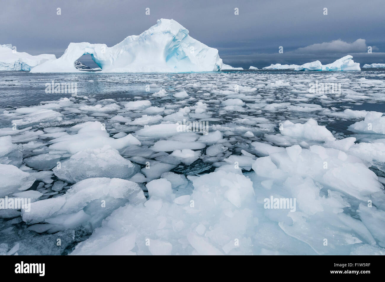Ice arch hi-res stock photography and images - Alamy