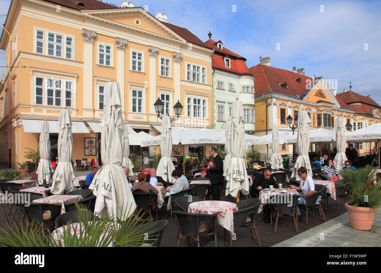 Hungary Győr Széchenyi tér restaurant people Stock Photo - Alamy