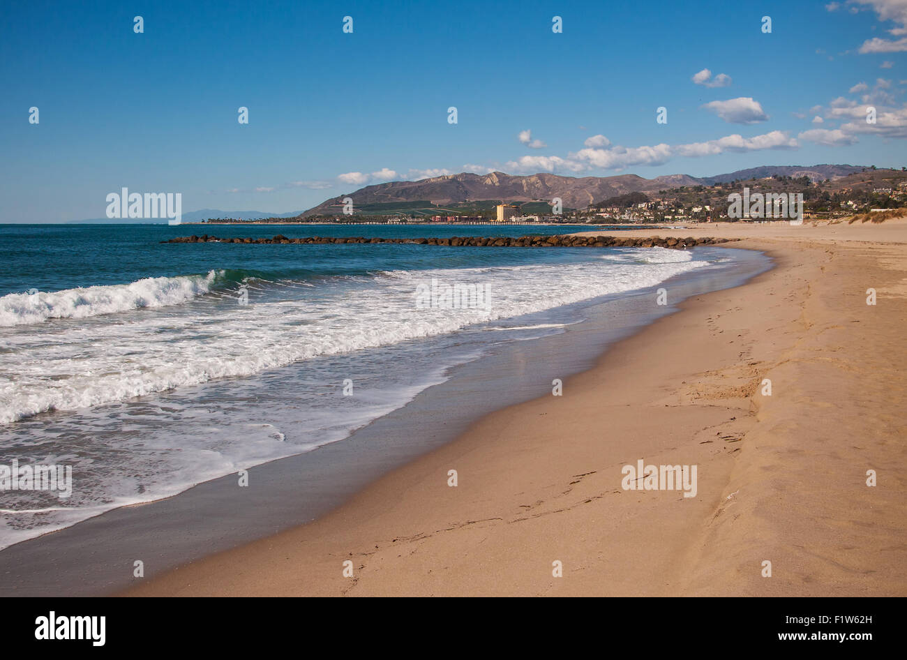 Southern California beach on Pacific Ocean Stock Photo - Alamy