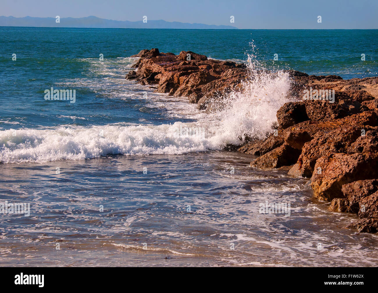 Pacific ocean rocky shoreline at california beach Stock Photo - Alamy