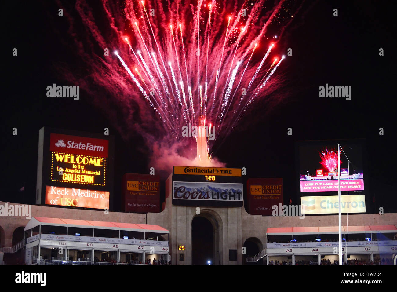 Los angeles coliseum fireworks hi-res stock photography and images - Alamy