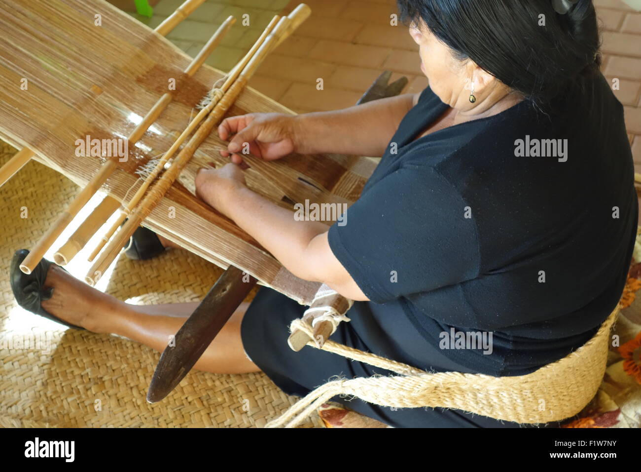 A Peruvian lady uses her hand loom to weave elaborate traditional ...