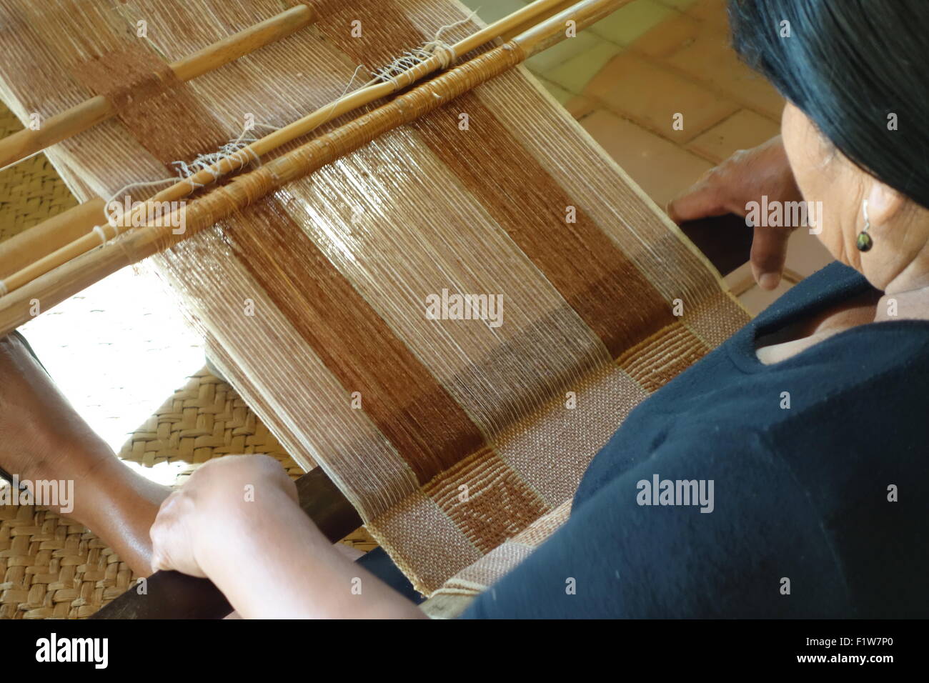 A Peruvian lady uses her hand loom to weave elaborate traditional ...