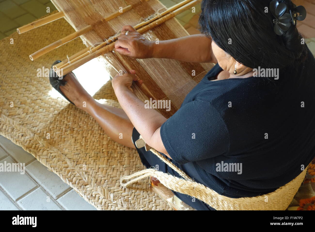 A Peruvian lady uses her hand loom to weave elaborate traditional ...
