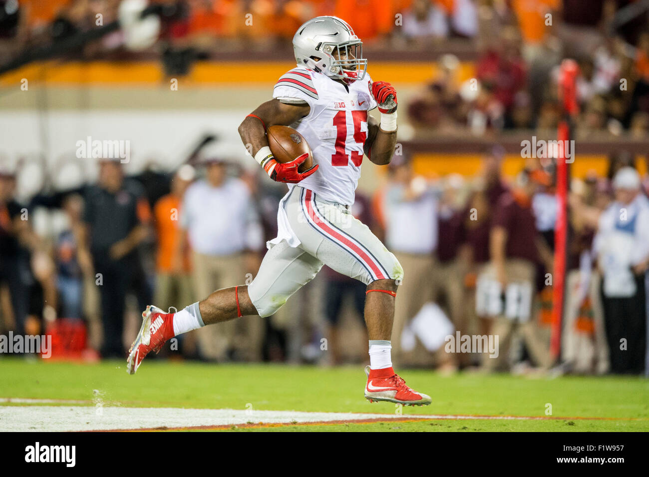Ohio State running back Ezekiel Elliott (15) runs for a touchdown ...