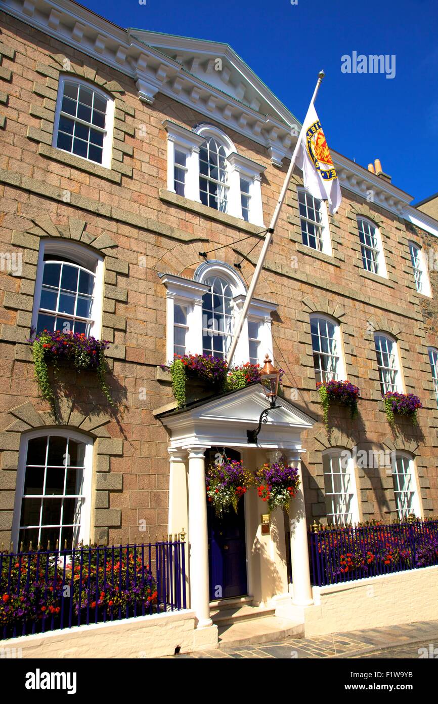 St port guernsey guernsey flag hi-res stock photography and images - Alamy