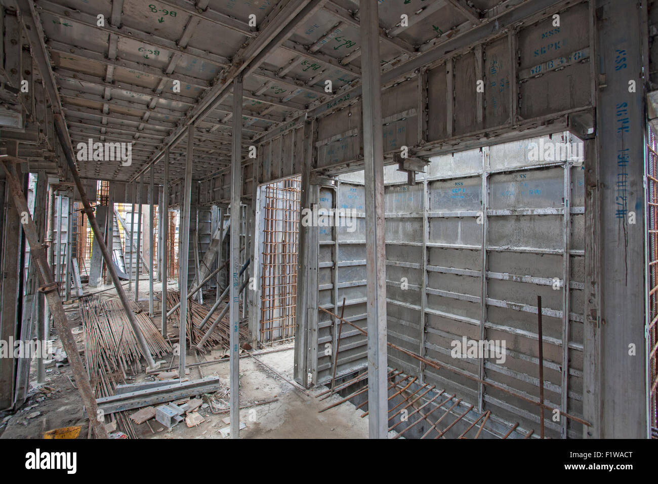 Overhead metro construction in Bangalore city Stock Photo - Alamy