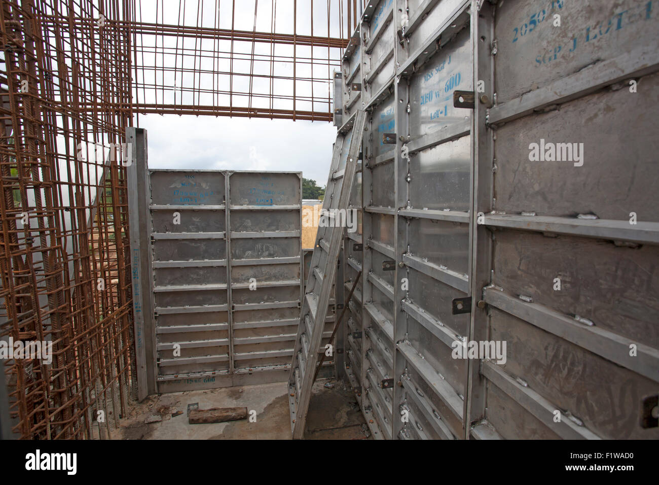 Overhead metro construction in Bangalore city Stock Photo - Alamy