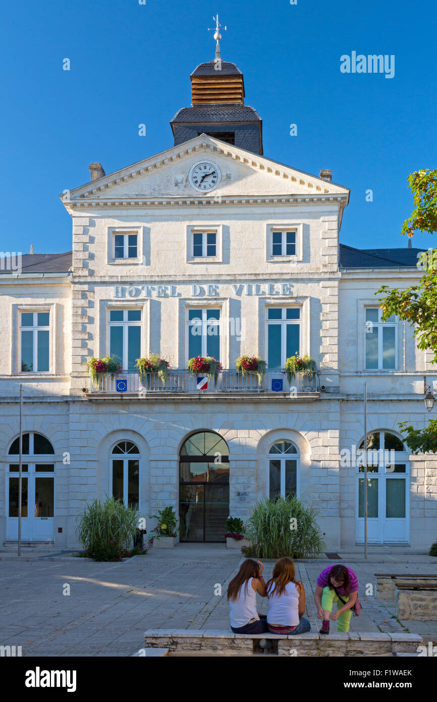 Place darmes square hi-res stock photography and images - Alamy