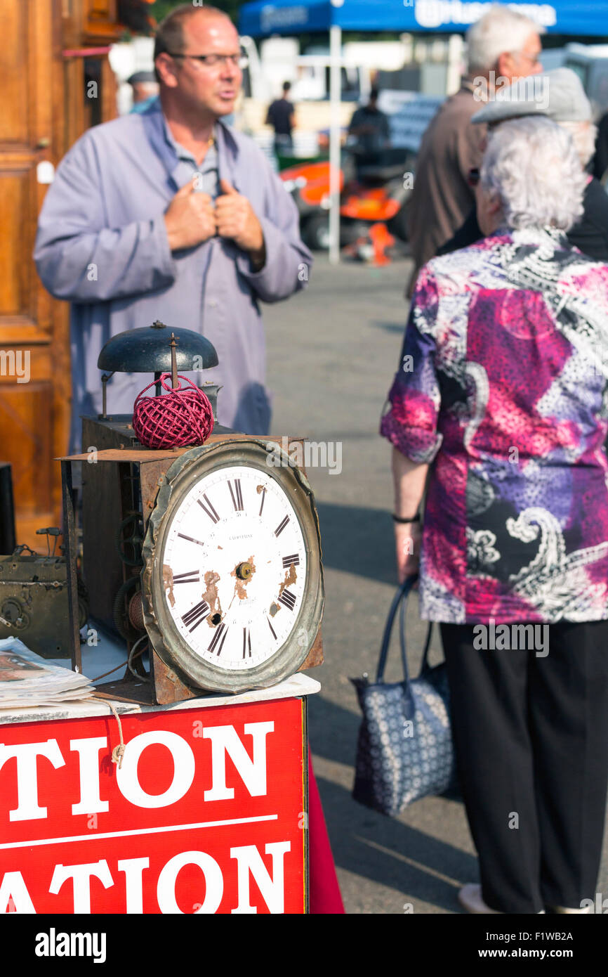 Clock vendor hi-res stock photography and images - Alamy