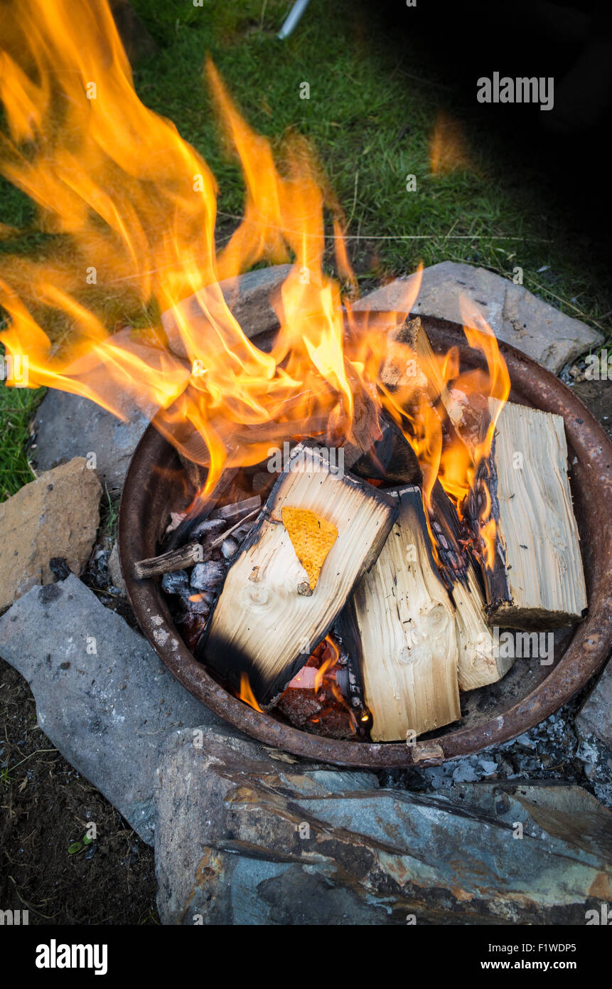 Log fire and flames hi-res stock photography and images - Alamy