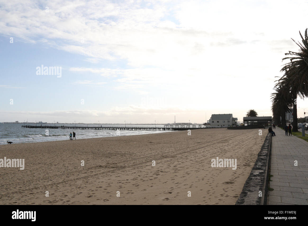 Beaconsfield Pde, the Bayside Trail and Middle Park Beach in Melbourne ...