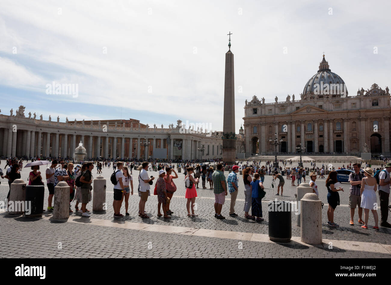 Vatican queues hi-res stock photography and images - Alamy