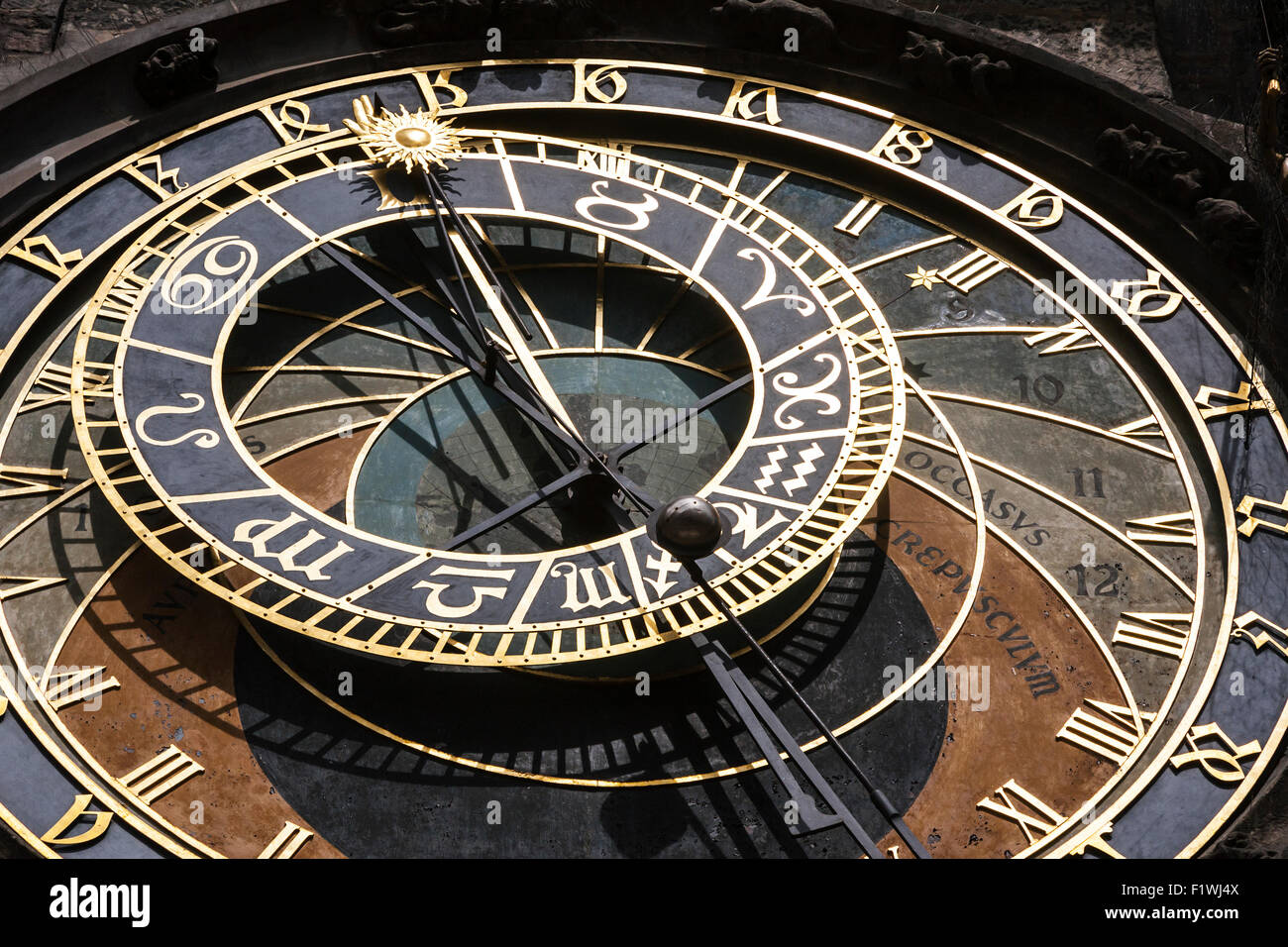 Astrological clock face hi-res stock photography and images - Alamy