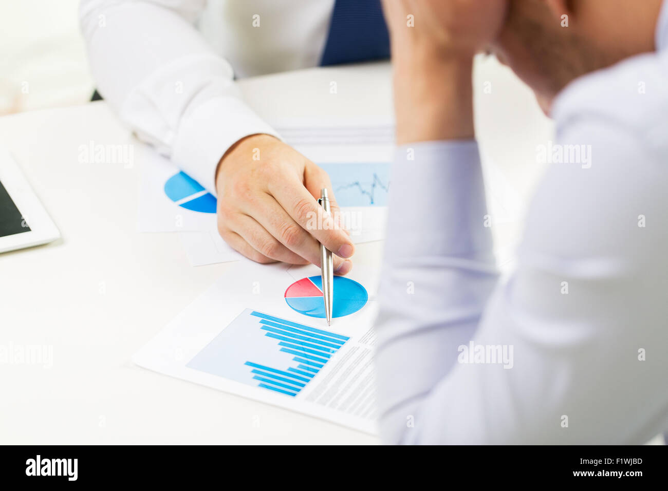 Hands chart hi-res stock photography and images - Alamy