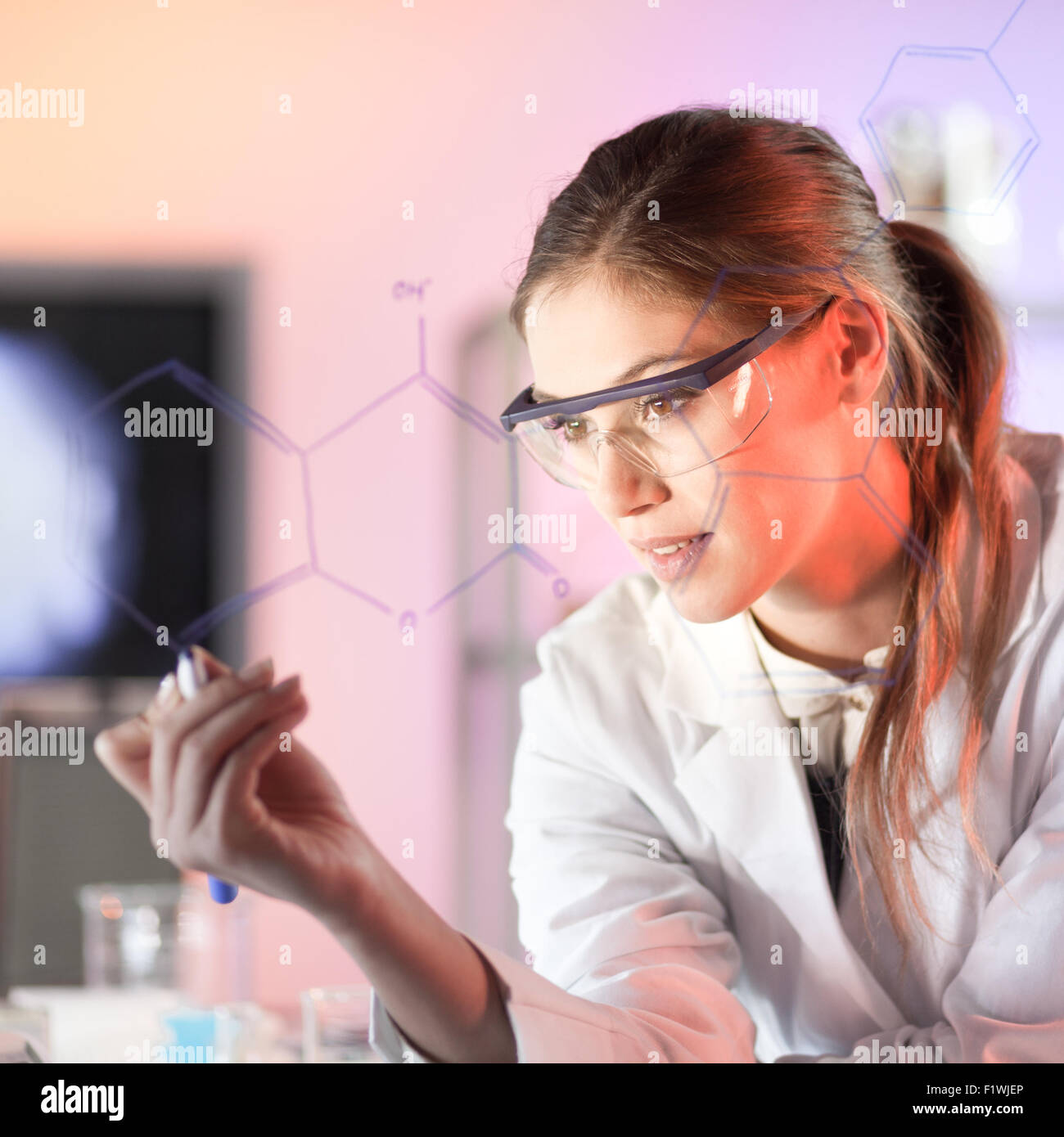 Life science researcher working in laboratory Stock Photo - Alamy