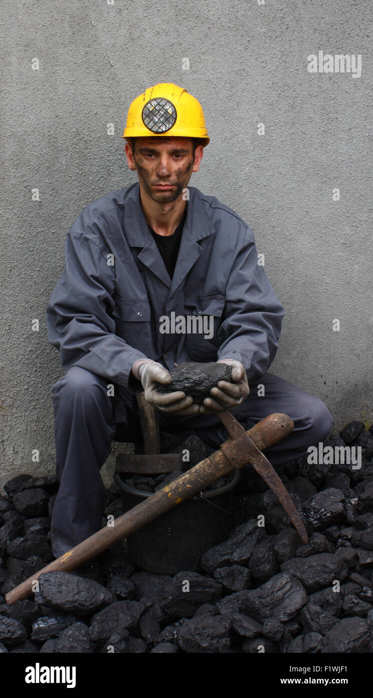Mining worker helmet hi-res stock photography and images - Alamy