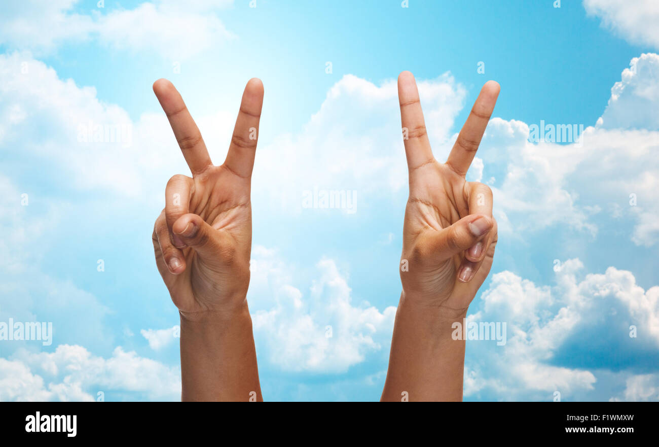 The hands of victory hi-res stock photography and images - Alamy