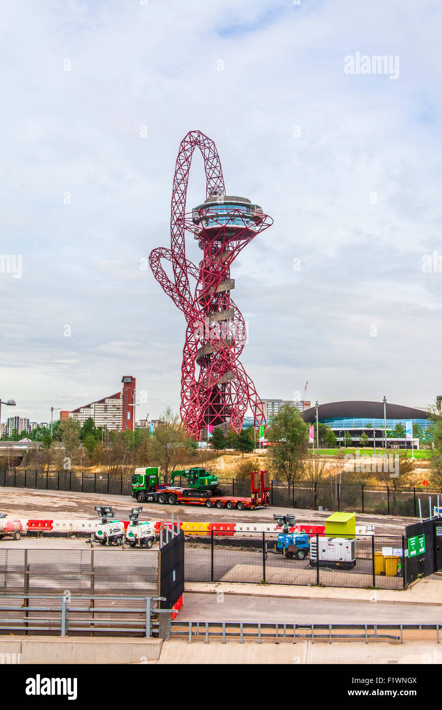 Arcelor Mittal Orbit tower in the 2012 London Olympic park, Stratford ...