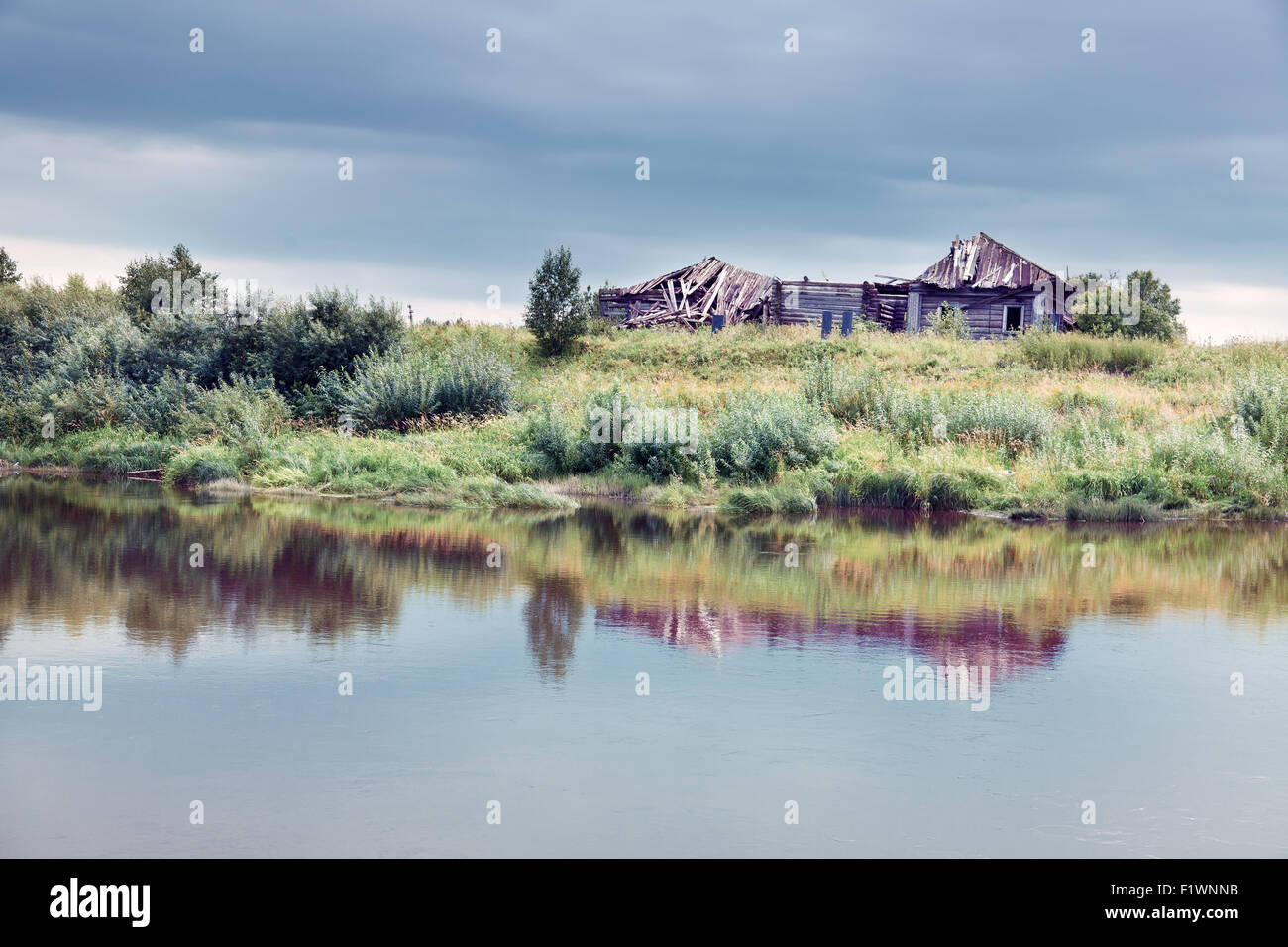 Wooden structure near water hi-res stock photography and images - Alamy