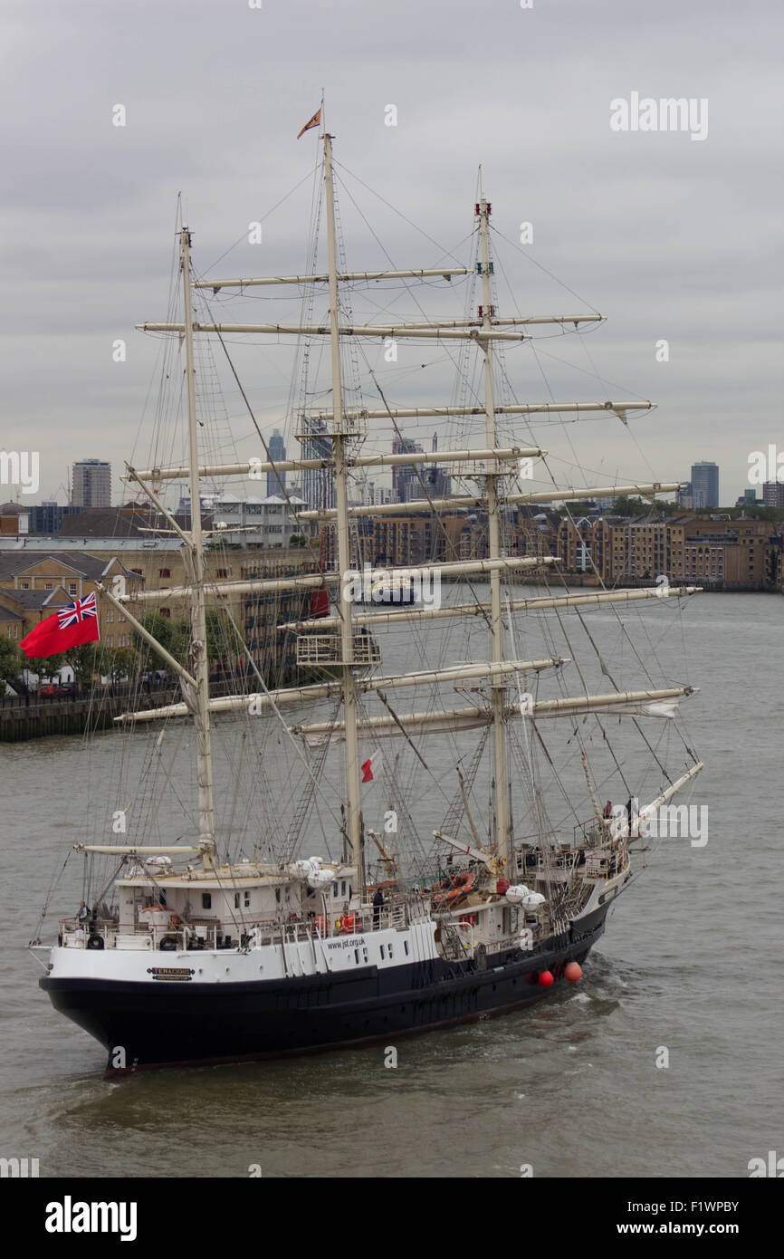 Hms portland f79 hi-res stock photography and images - Alamy