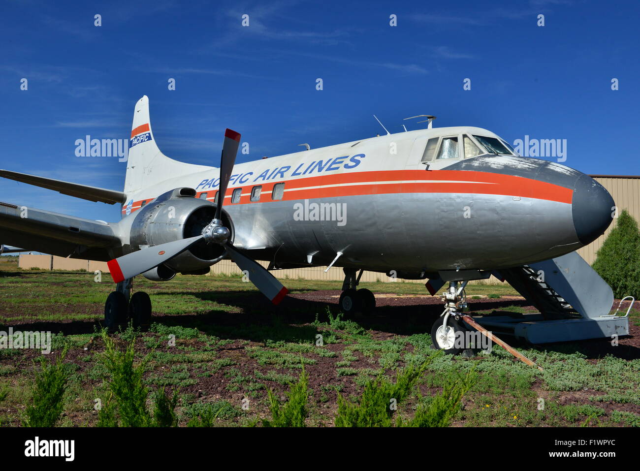 Martin airliner hi-res stock photography and images - Alamy