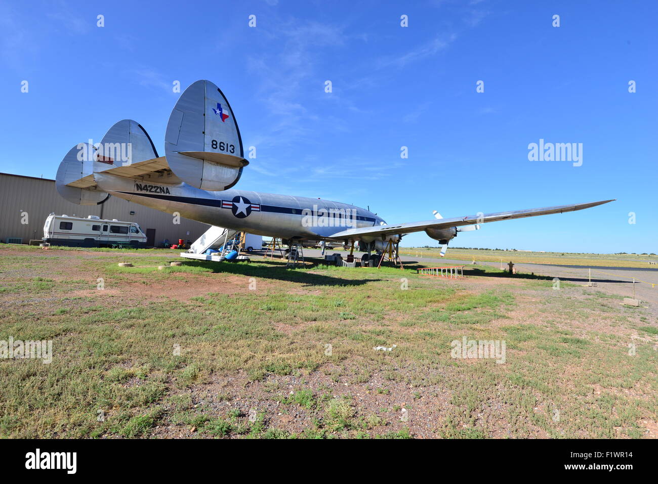 Constellation airliner hi-res stock photography and images - Alamy