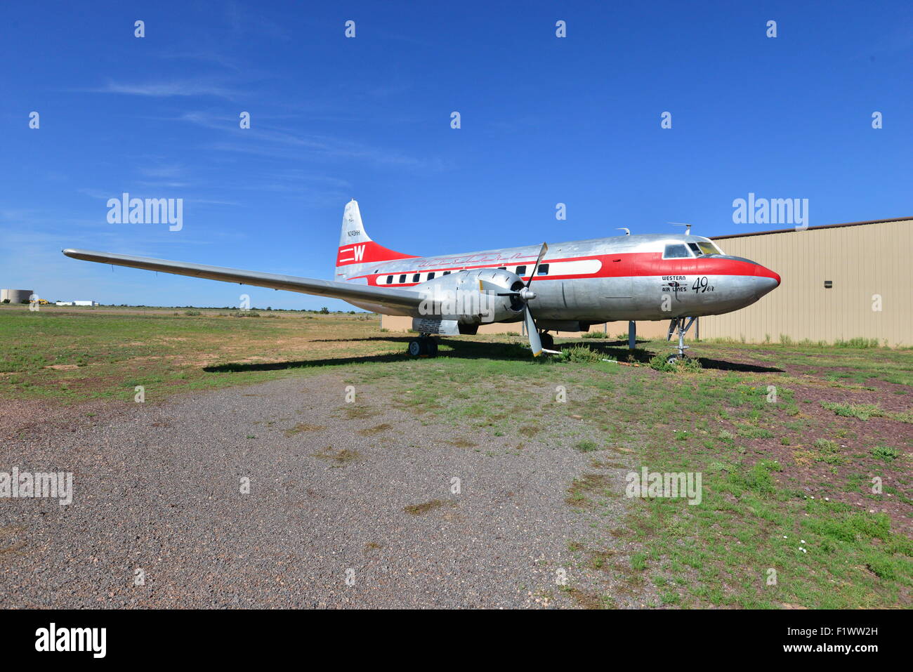 Convair 240 hi-res stock photography and images - Alamy
