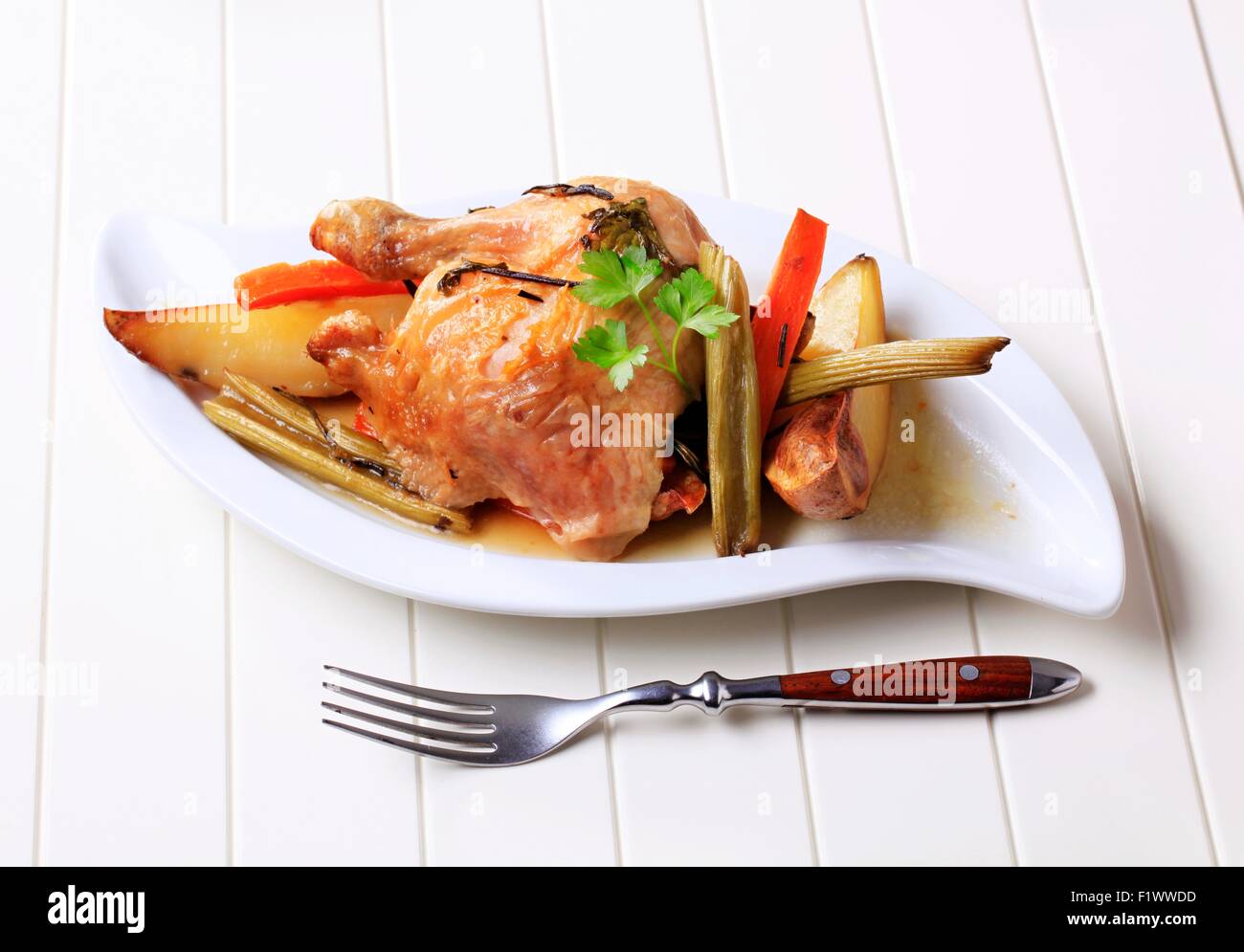 Cooked chicken leg and vegetables - closeup Stock Photo - Alamy