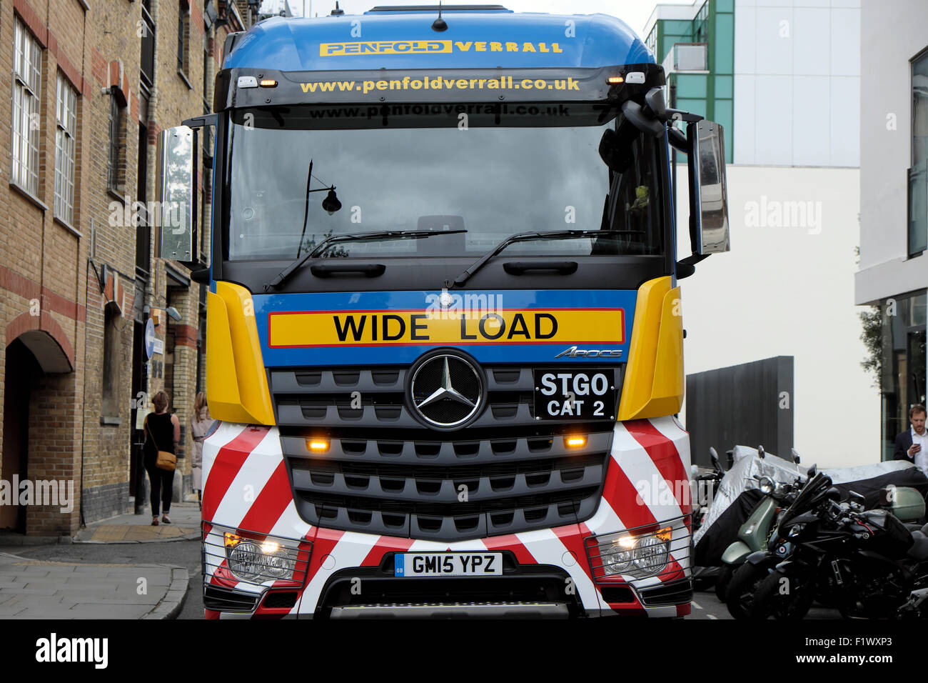 Wide load sign uk hi-res stock photography and images - Alamy