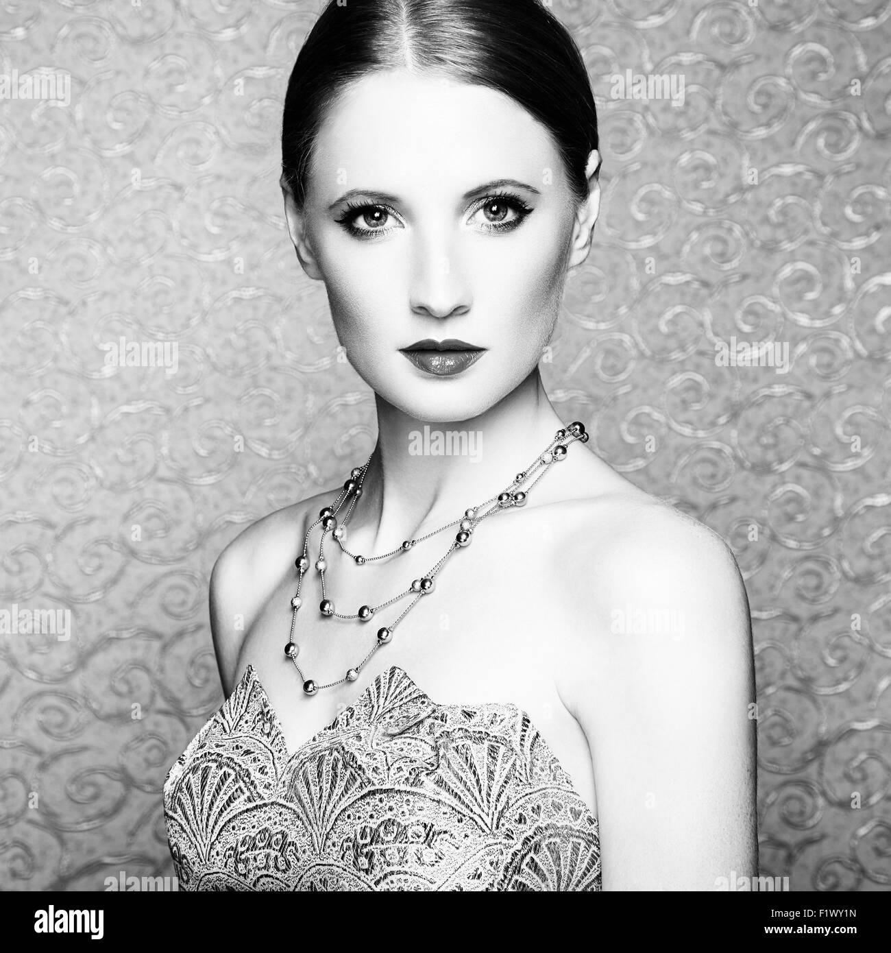 Beautiful woman face. Perfect makeup. Beauty portrait Stock Photo - Alamy