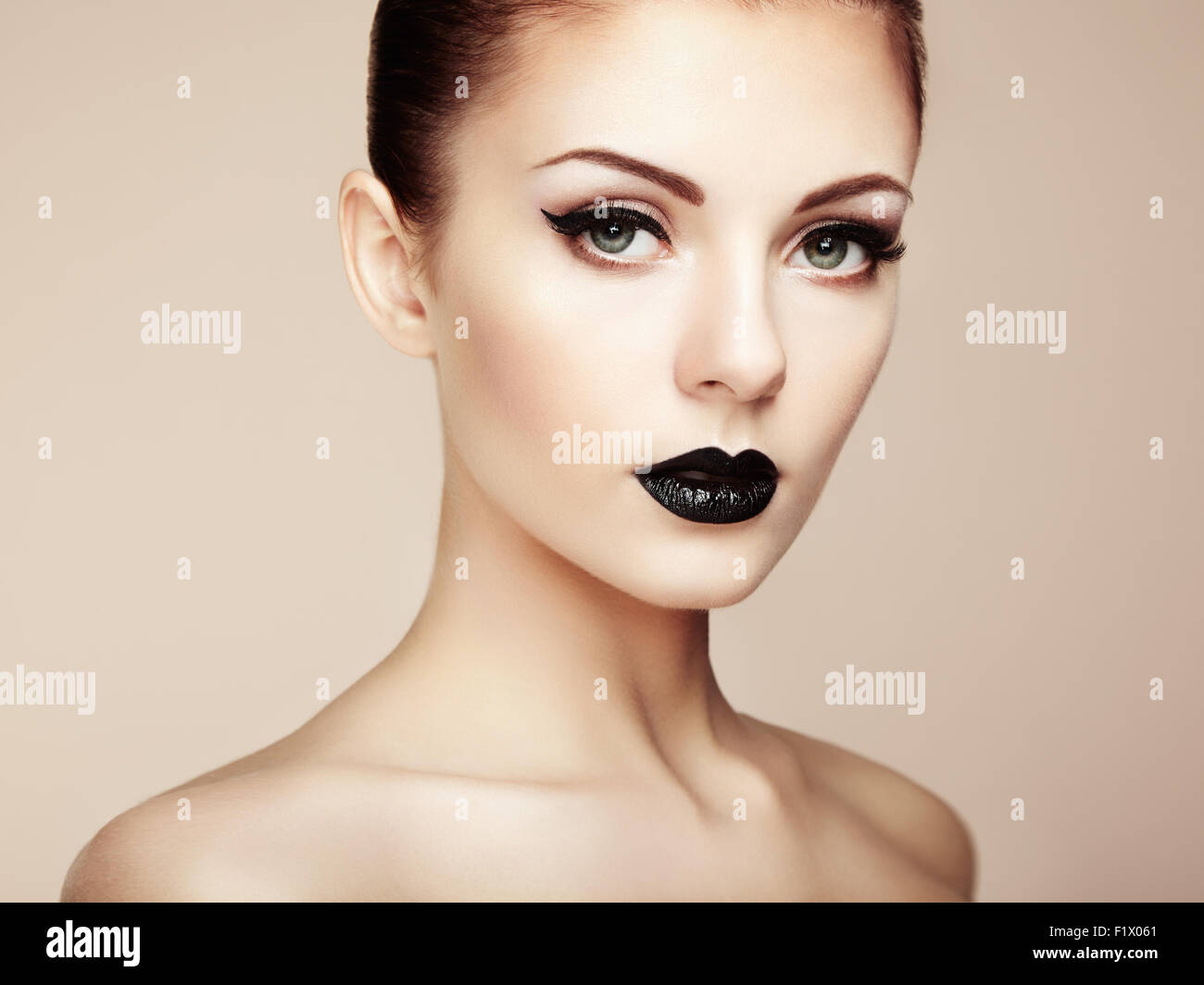 Beautiful woman with perfect makeup. Beauty portrait. Fashion photo ...