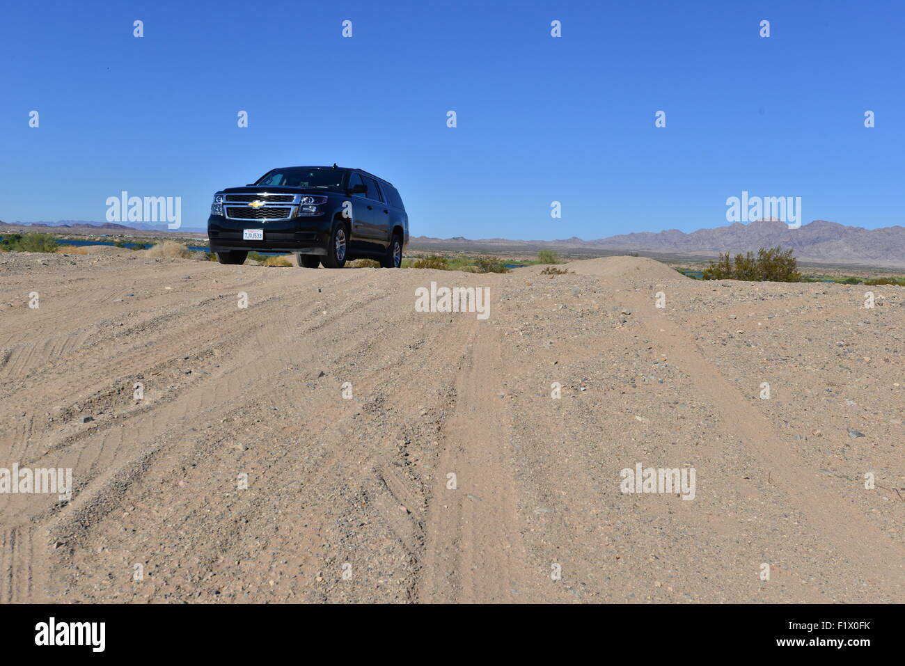 A dirt track in the desert at Lake Havasu Stock Photo - Alamy