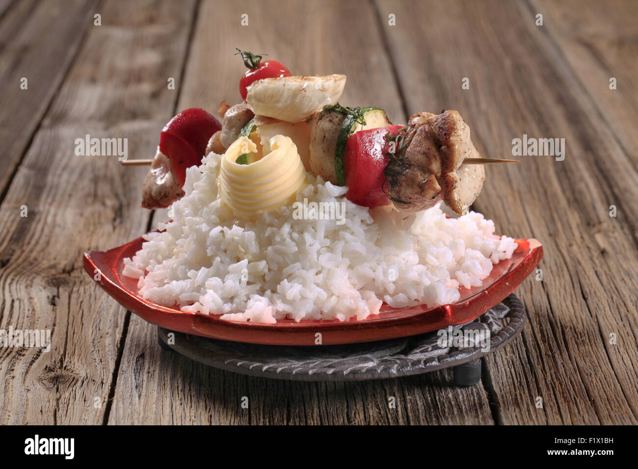 Chicken shish kebab on bed of white rice Stock Photo - Alamy