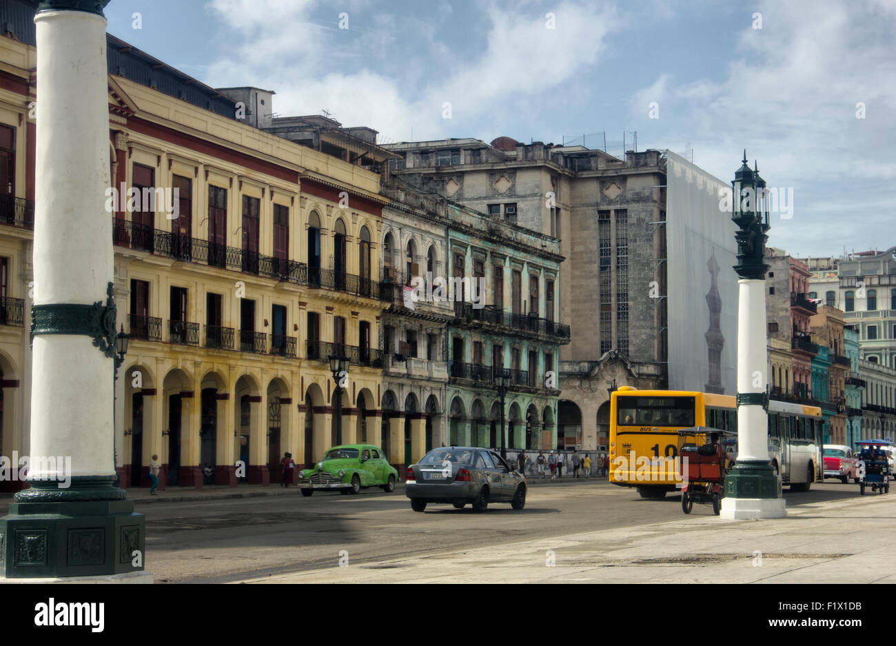Havana streetlife hi-res stock photography and images - Alamy