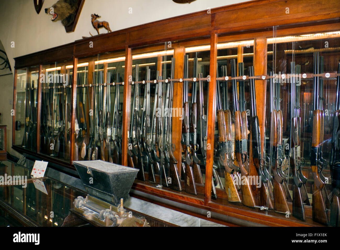 Museo de Armas/ Gunsmiths Shop Museum in Havana - Cuba Stock Photo - Alamy