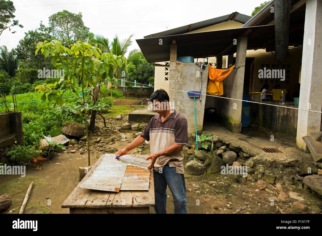 Guatemala, Retalhuleu, father preparing SODIS process for water (Moises ...