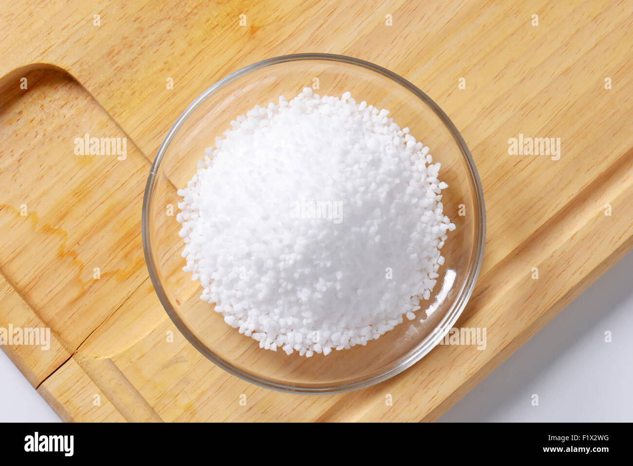 Heap of edible salt on small glass plate Stock Photo - Alamy