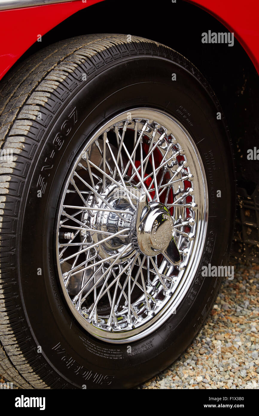 Close up of a chrome spoked wheel on a Mgb Roadster Stock Photo - Alamy