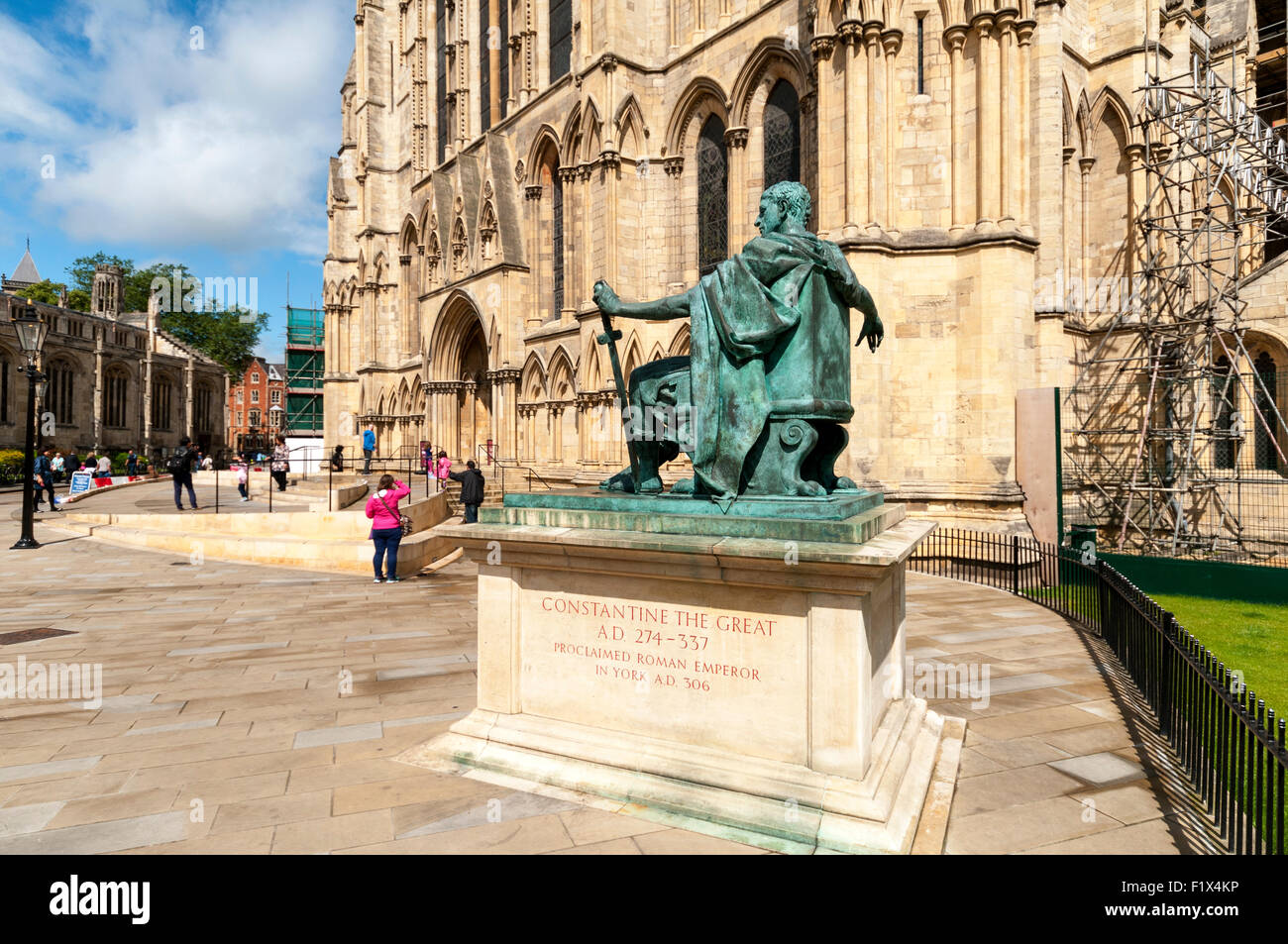 Sculpture york minster hi-res stock photography and images - Alamy
