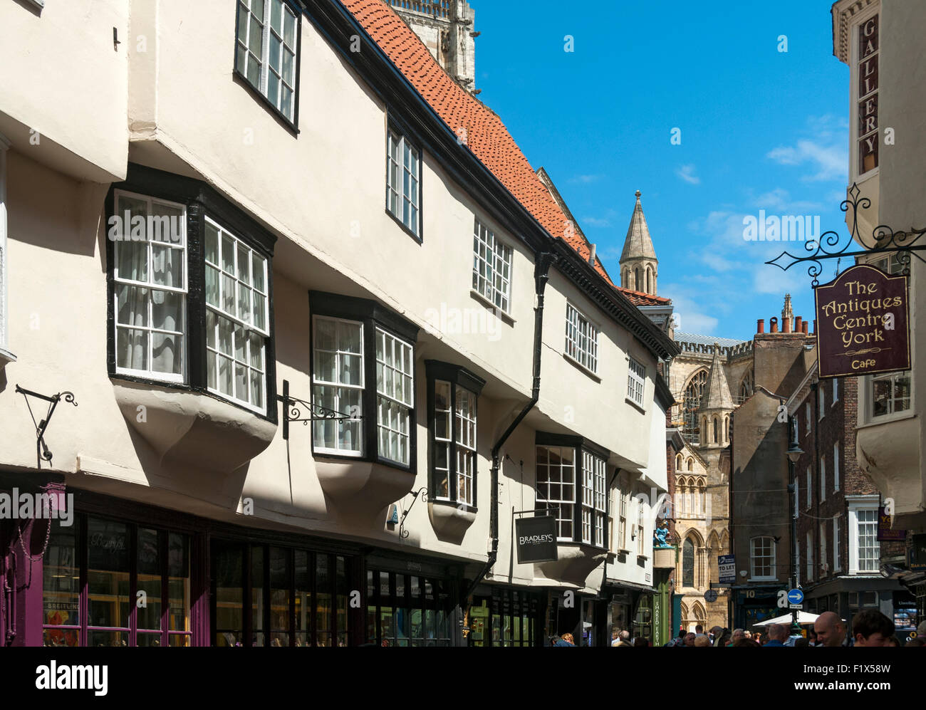 Oriel windows hi-res stock photography and images - Alamy