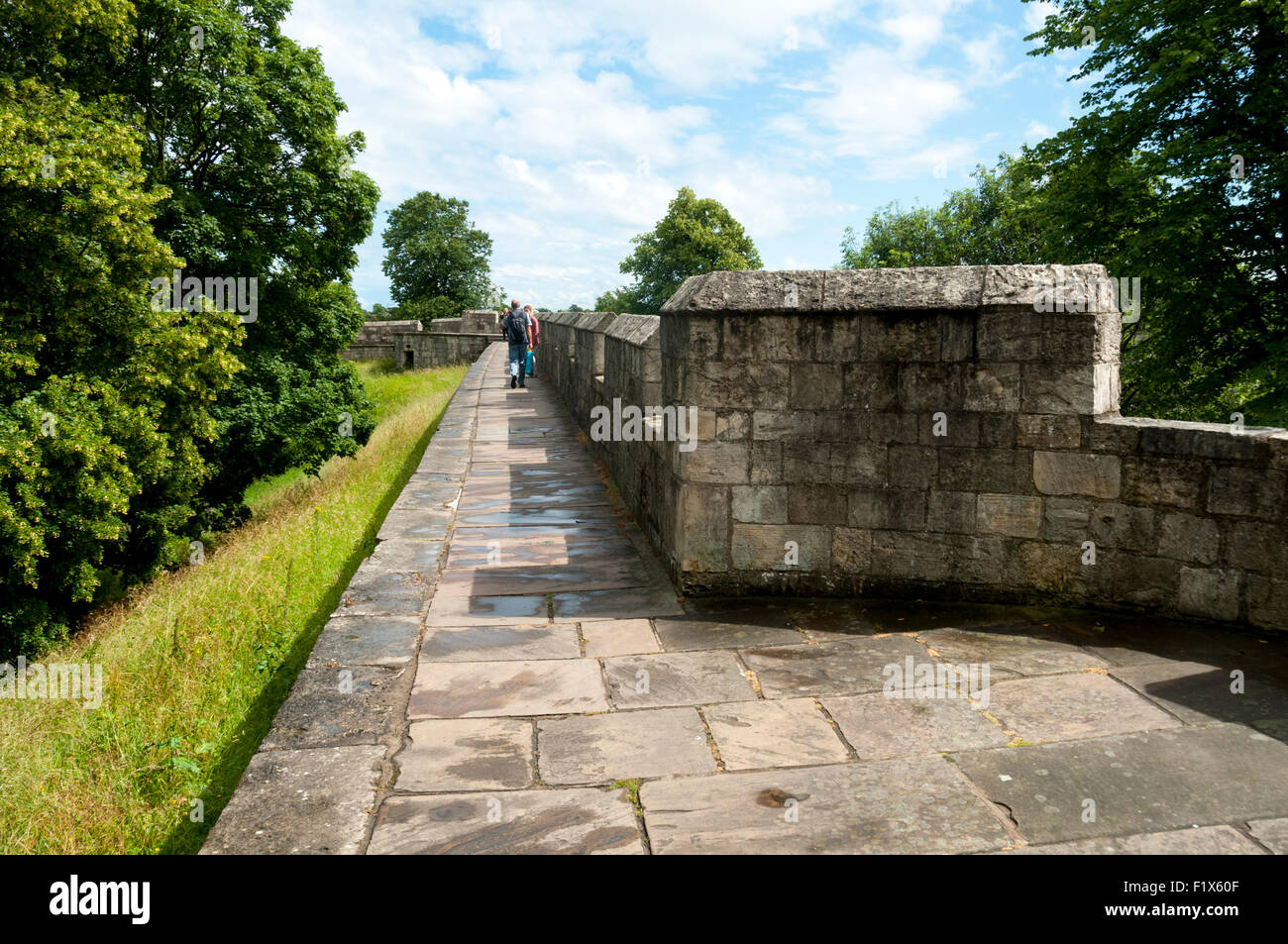Medieval stone wall walls uk hi-res stock photography and images - Alamy