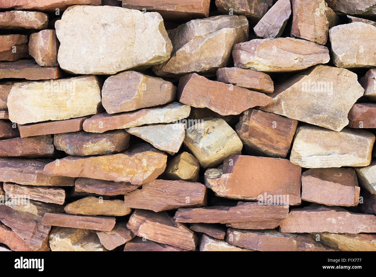 Pebble stone wall hi-res stock photography and images - Alamy