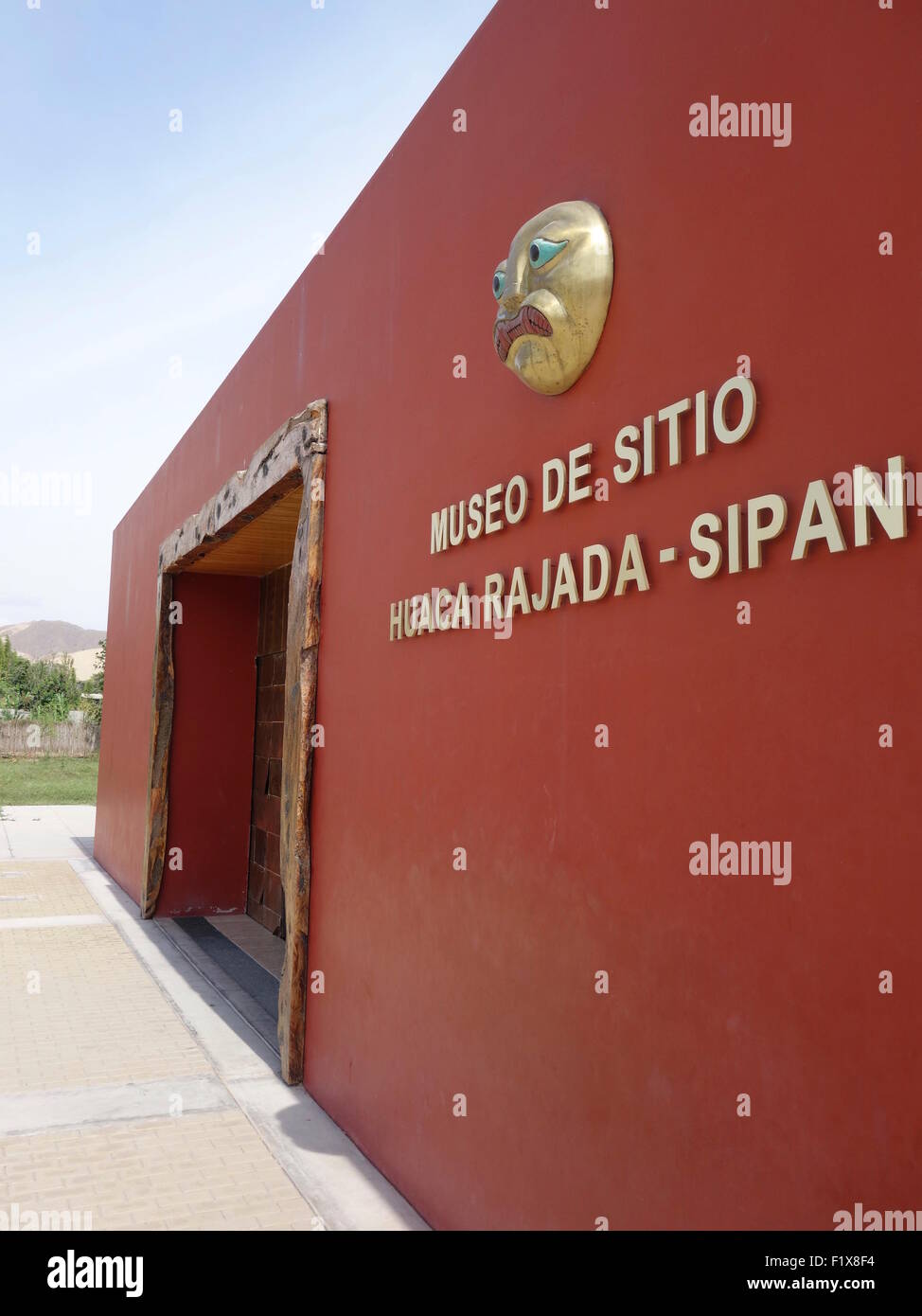 Museum of the royal tombs of sipan hi-res stock photography and images ...