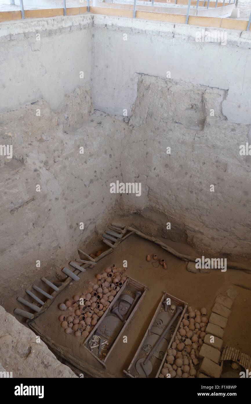 Huaca rajada peru hi-res stock photography and images - Alamy