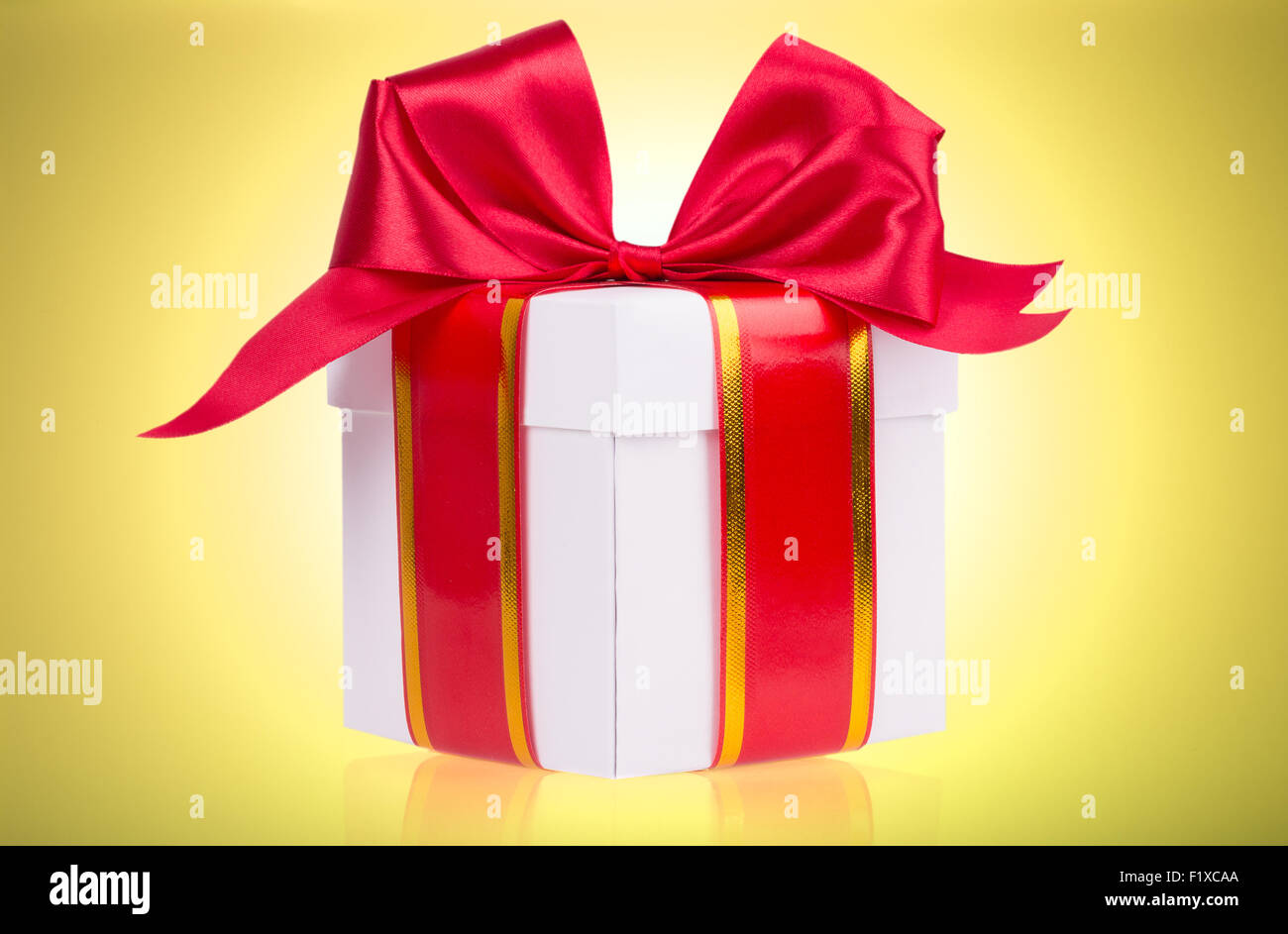 gift box with bow Stock Photo - Alamy